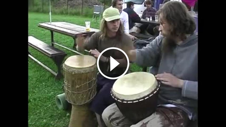 Bubeníci a africké ? bubny - Mojevideo