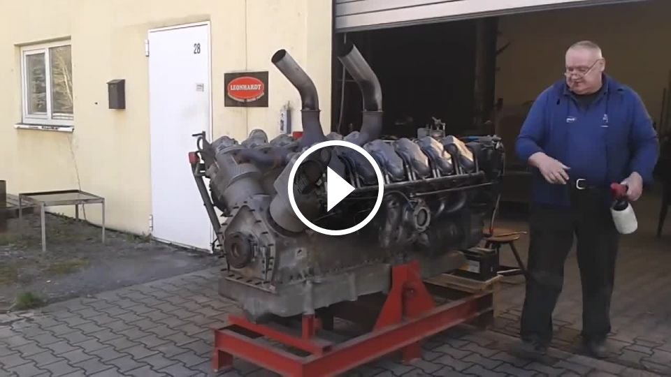 Kutil oživil V12 motor z tanku - Mojevideo
