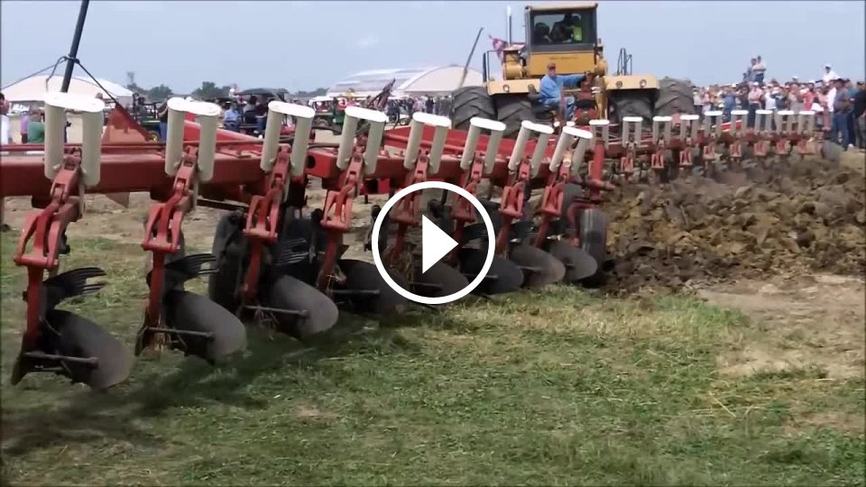 Traktor Rite 750 Earthquake utiahol 20 pluhov! - Mojevideo