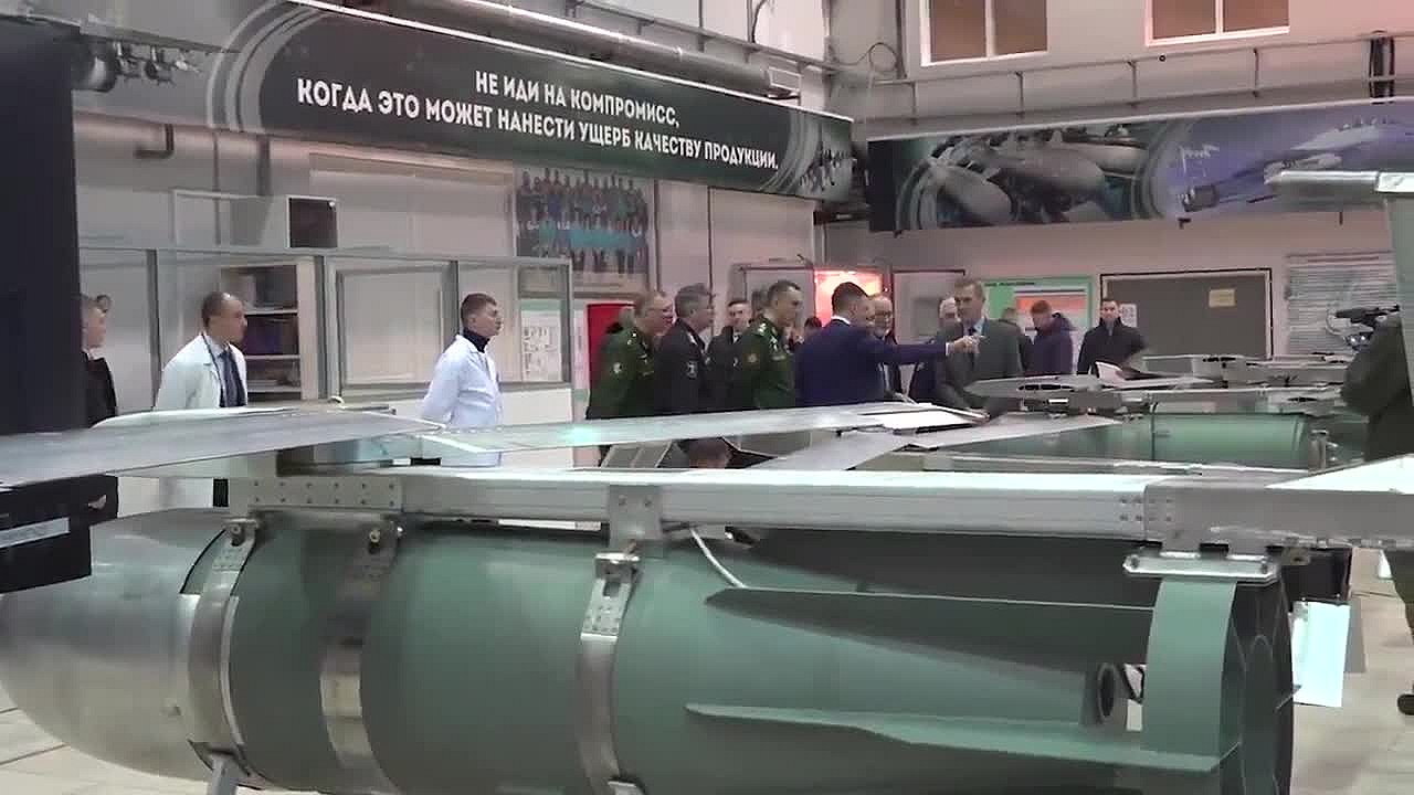 Výroba UMPK modulov pre ruské letecké bomby FAB - Mojevideo