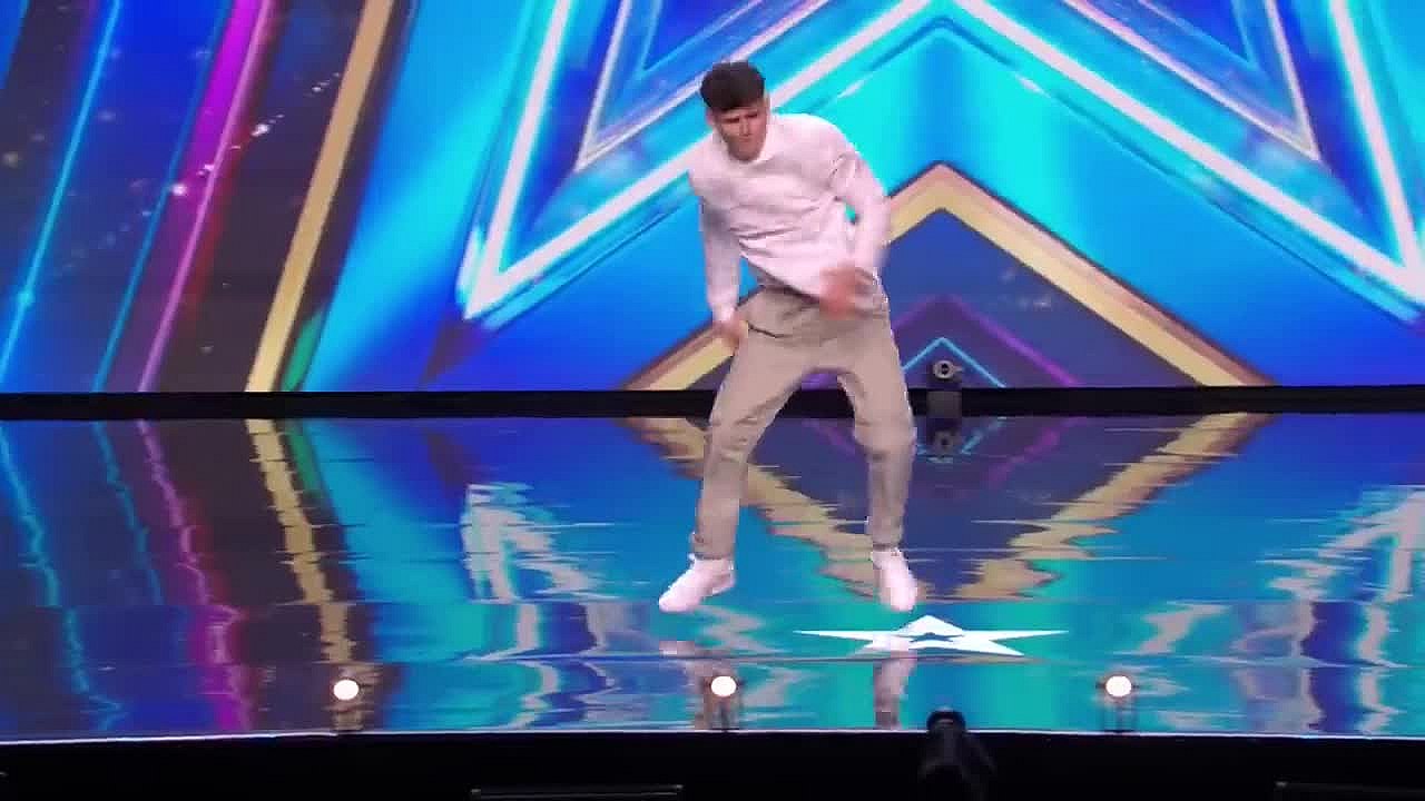 Felix Clements prináša do školy cool! Felix zatancoval na skladbu ...