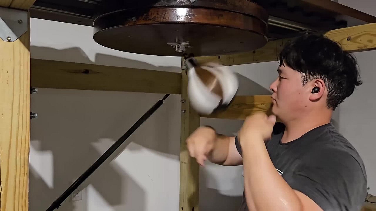 System Of A Down - Chop Suey na boxovacej hruške! - Mojevideo