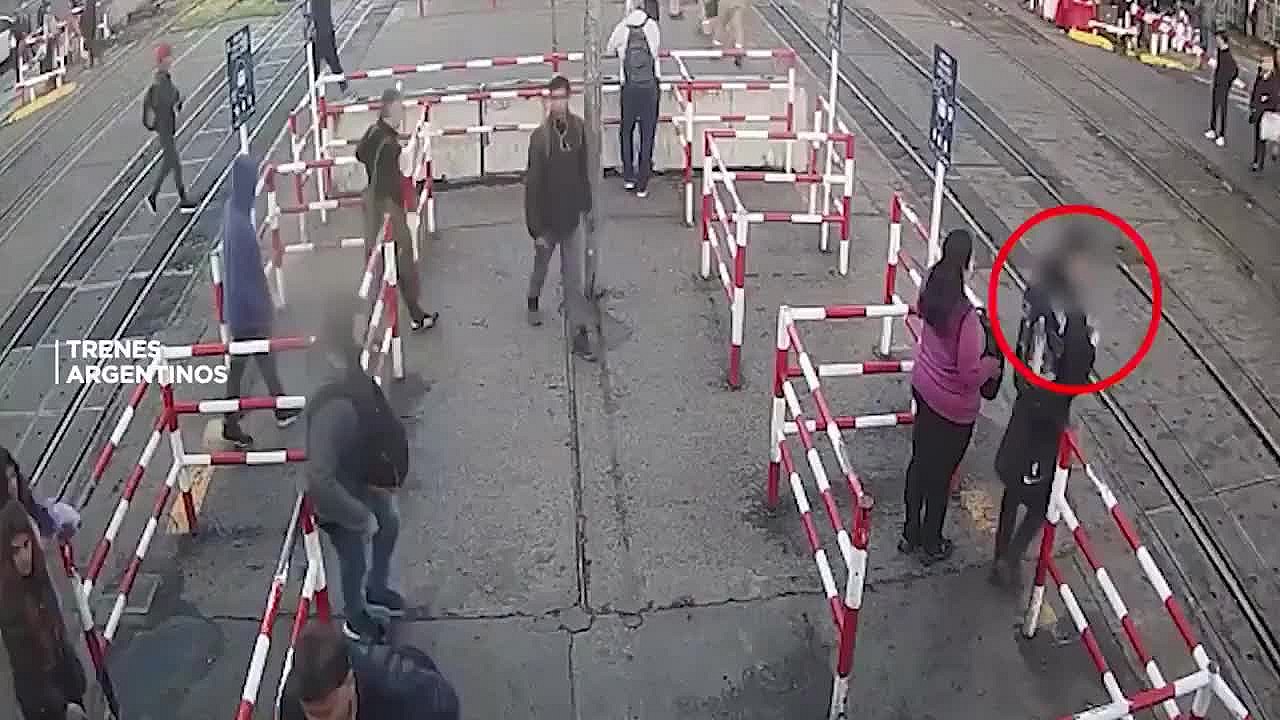 Bežné nehody generácie „sklonených hláv“ - Mojevideo