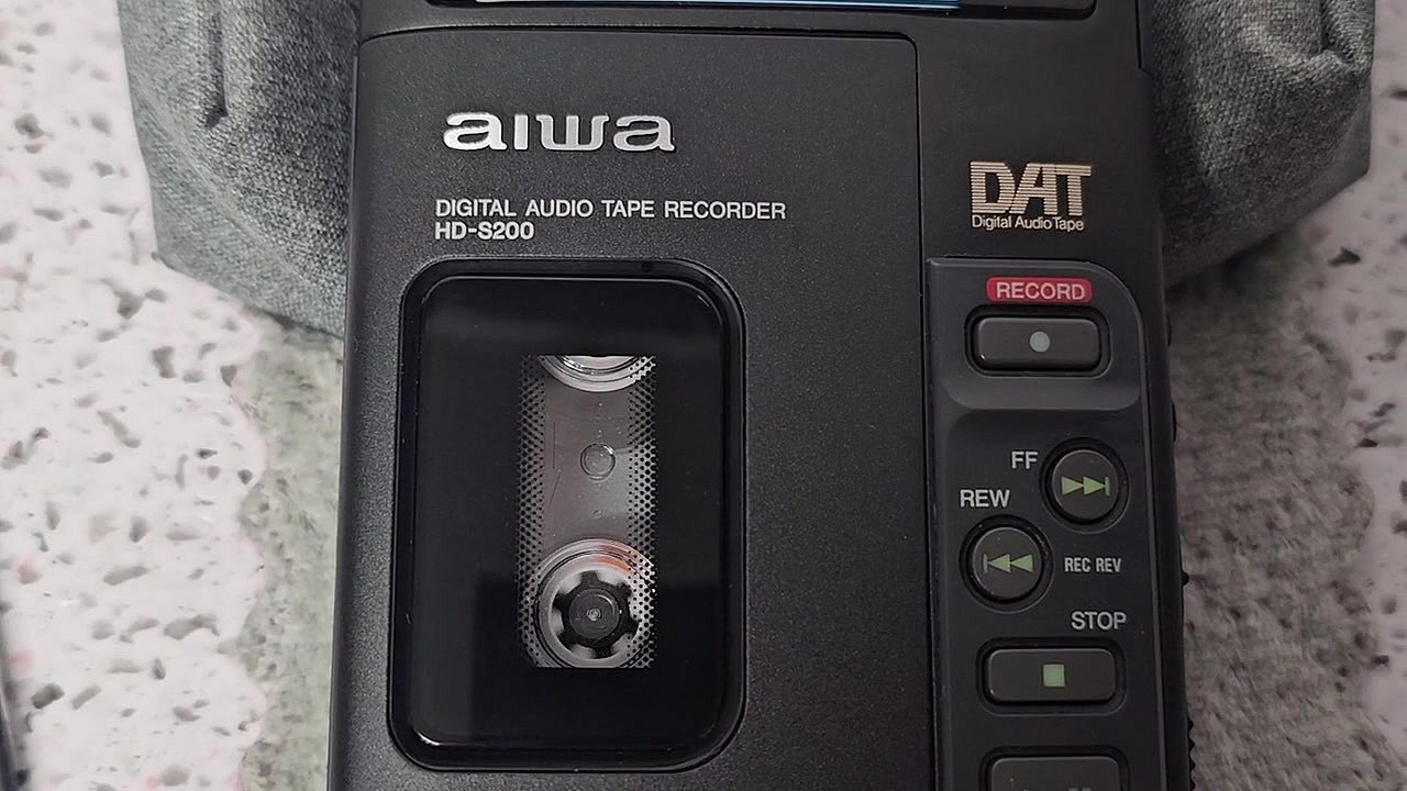 Aiwa HD-S200 DAT / Digital Audio Tape - Mojevideo