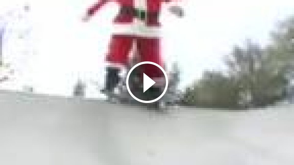 Santa na skejte - Mojevideo
